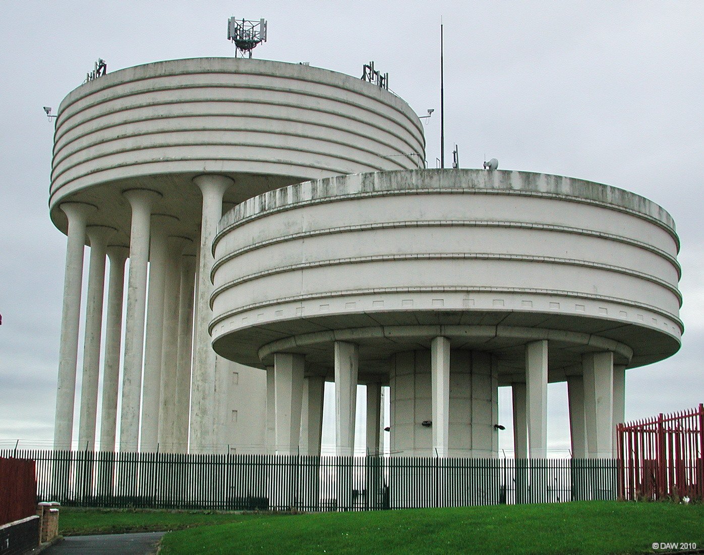 Glasgow Area - Little and Large - The Neilston WebCam Photo Gallery